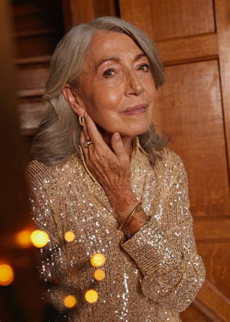 Ellie The Model Booker