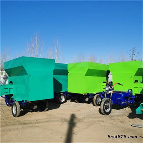 牛槽饲料自动喂料车 小型三轮撒料车 志趣网