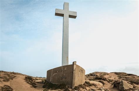 Premium Photo Cross On Rock Against Sky