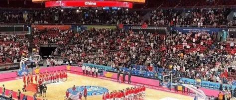 赚翻！中国女篮表现出色，球迷纷纷买票支持，世界杯上座率提升比赛美国队华人