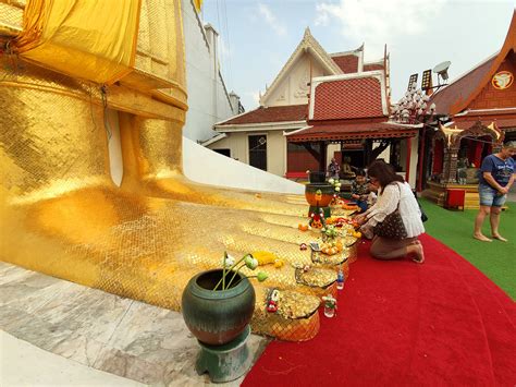 ตามรอยสมเด็จโต ชวนเที่ยววัดชมพระนั่ง นอน ยืน องค์ใหญ่ที่สมเด็จพุฒาจารย์