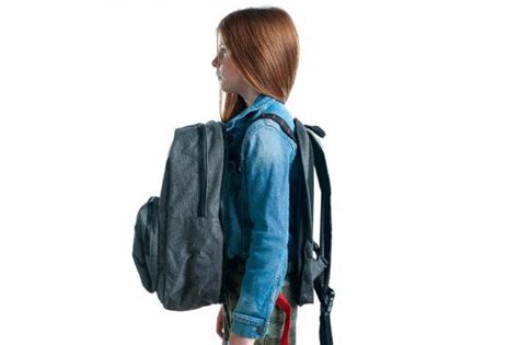 Video Una Madre Le Enseñó A Su Hijo Cómo Usar Una Mochila Antibalas