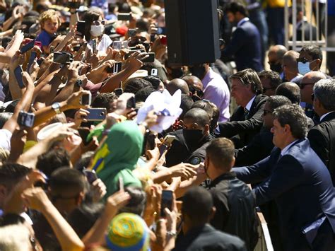 Sem Máscara Bolsonaro Provoca Aglomeração No 7 De Setembro