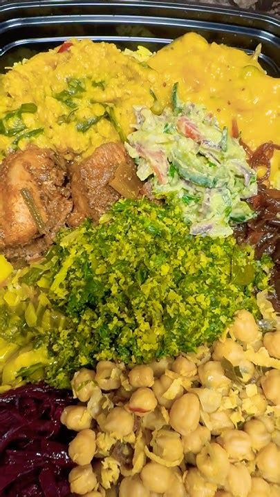 දානෙ දවසෙ යාලුවෙක්ට දෙන්න බත් මුලක් බැන්දා දෙන්න බැරිවුනා මම ම කෑවා