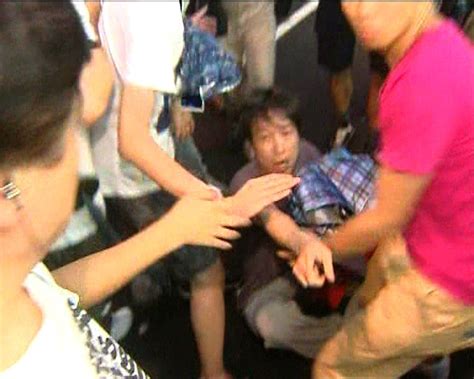 中環晚上有市民一度走出馬路 大批防暴警增援 Now 新聞