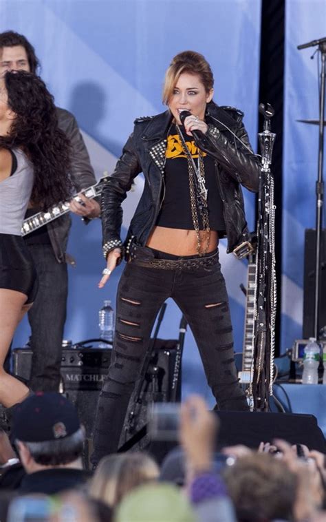 Miley Cyrus Belly Button