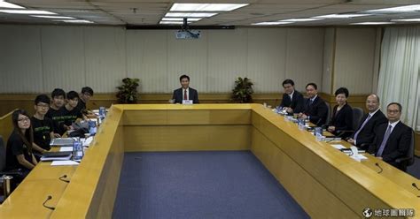 港特首發言惹議 梁振英：窮人不該有太多政治權 Dq 地球圖輯隊