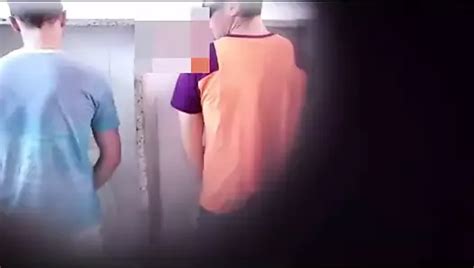 Espiando Dois Na Mao Amiga Em Banheirao Free Gay Porn D XHamster
