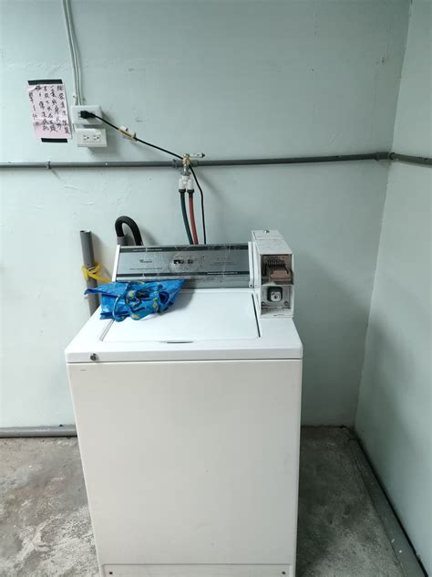 房子名稱：學者之屋 電費：163 包含共用電費 水費：台水 曬衣區：六樓曬衣架和房門口 停車區：門口和地下停車場（無汽車的） 維修：基本上