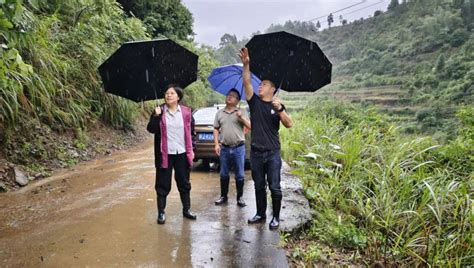 胡梅元督导防汛救灾工作群众安置点责任