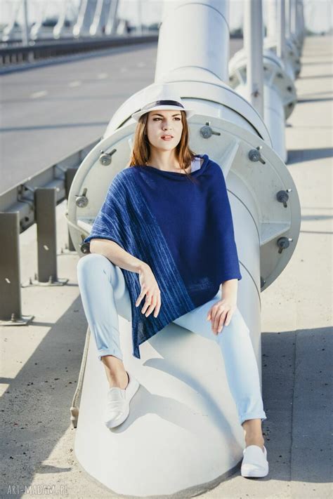ponczo basic z dzianiny w kolorze granatowym Hermina ღ art Madam pl