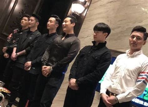 回顾白马会所覆灭记：无数富婆疯狂砸钱，19年因“头牌鸭王”一夜倒闭 世界上给男人服务的会所多如牛毛，但是对于很多普通人来说，“会所”还是一个很