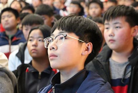 郑州经开区实验中学举行2017级学生新年植梦仪式