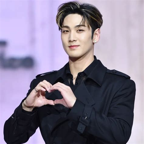 Nu Est Woah My
