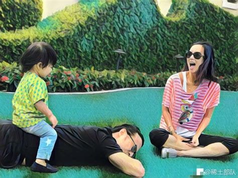 网友拍到章子怡汪峰与女儿，现身香港迪士尼，一家三口其乐融融 新闻资讯 高贝娱乐