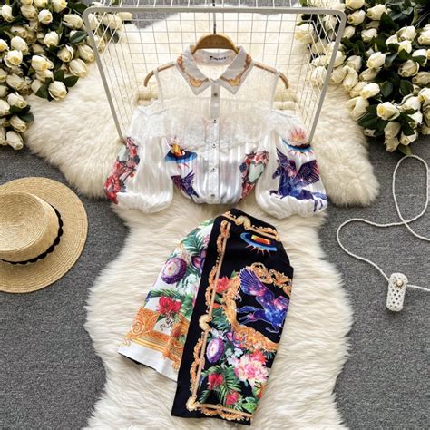 女士時尚復古修身印花兩件套夏季翻領單排扣泡泡袖露肩上衣 高腰不規則裙套裝 蝦皮購物