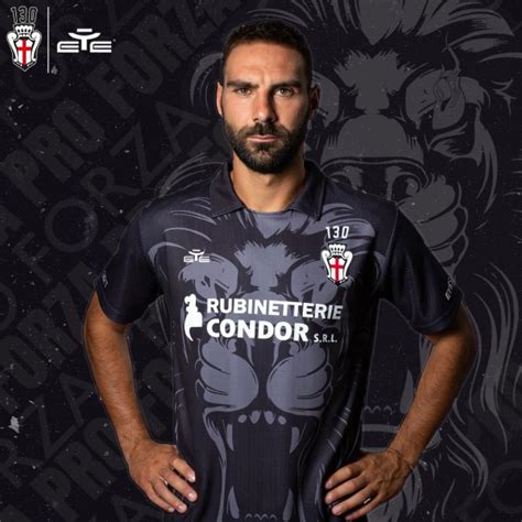 Fotonotizia Pro Vercelli Ecco Le Nuove Maglie Per La Stagione 2022