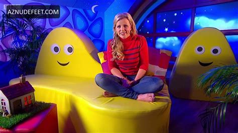 Ellie Harrison Feet Aznudefeet