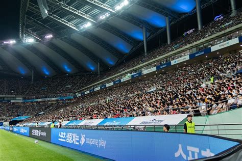 보도자료 쿠팡플레이 시리즈의 휘슬이 울렸다 팬들의 함성과 열기로 가득찬 서울월드컵경기장 쿠팡 뉴스룸