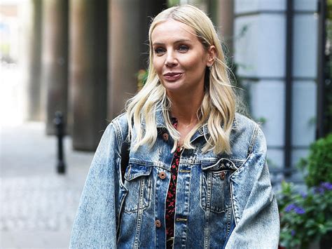 Agnieszka Woźniak Starak w bardzo odważnej spódnicy wychodzi z Dzień Dobry TVN To ideał na