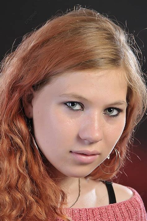 Gerl Nyata Melihat Orang Orang Keren Kamera Foto Latar Belakang Dan Gambar Untuk Download Gratis