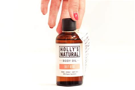 Review Hollys Natural Body Scrub And Body Oil Des Belles Choses