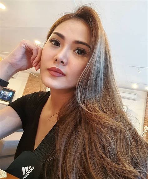 7 Potret Vegen Acni Eks Istri Pertama Yang Diduga Sindir Vincent Raditya