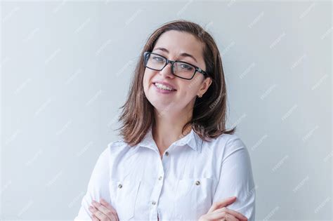 Premium Photo Beautiful Happy Girl Smiling Beauty Simple Portrait