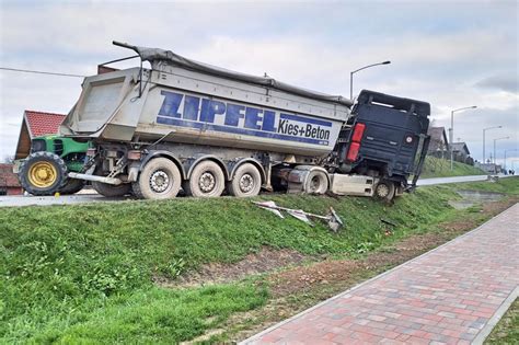 Teška prometna nesreća u Donjoj Motičini sudarili se kamion i traktor icv hr