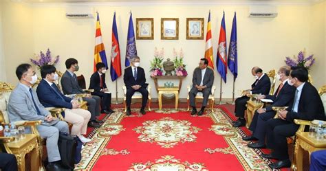 សាធារណរដ្ឋកូរ៉េ សន្យាជួយកម្ពុជាលើផ្នែកស្តារនីតិសម្បទារបស់កម្មករនិយោជិត