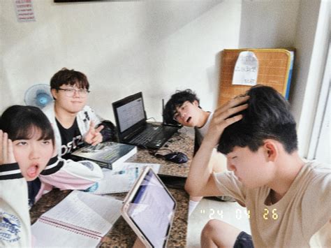這4個人112統測全國排名加起來不到40 但現在會因為一題微積分在自習室發瘋半小時