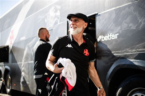 Álvaro Pacheco goleado na estreia pelo Vasco da Gama