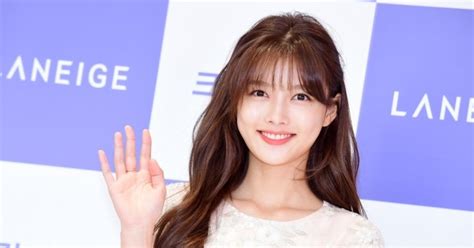 김유정 이대 밝히는 여신 미모