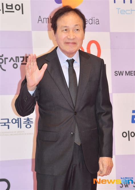 안성기 건강한 모습으로 인사 드려요~ 포토엔hd 손에 잡히는 뉴스 눈에 보이는 뉴스 뉴스엔
