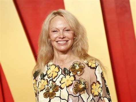 No Makeup Look Opening Door To New Fans Pamela Anderson Says
