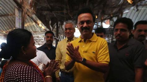 முகஅழகிரி டி சர்ட் போட்டு ஸ்டாலினுடன் செல்ஃபி அதிர வைத்த