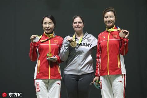 奧運會女子50米步槍三姿射擊張彬彬摘銀杜麗得銅 領獎台杜麗氣質優雅迷人 每日頭條
