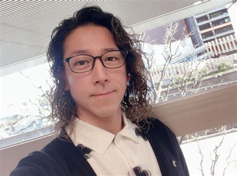 【狂言師】「すごい髪形」「ラーメンマンみたい」49歳・和泉元彌の姿に騒然…ネット「湯上がりスヌーピー？」 News Everyday