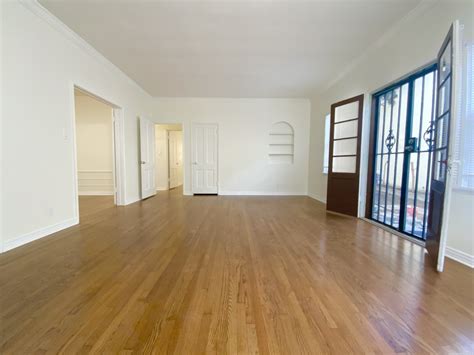 아늑한 하우스 스타일 베드룸 SQ FT LARGE PATIO Tugati Classified Posts Service