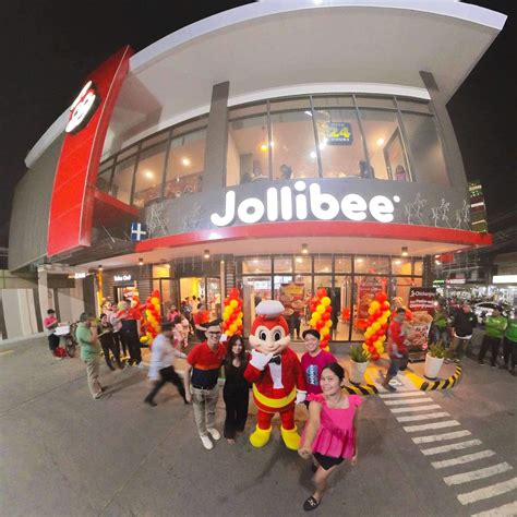Pasko na sa Jollibee Guadalupe: Bringing the Magic of Christmas Closer to Home | Proud Bisaya Bai