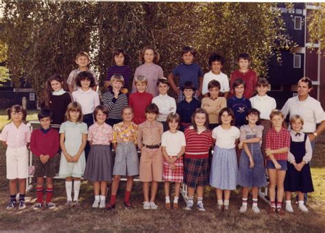 Photo De Classe Ce1 1978 De 1977 ECOLE DE MEYRIE Copains D Avant