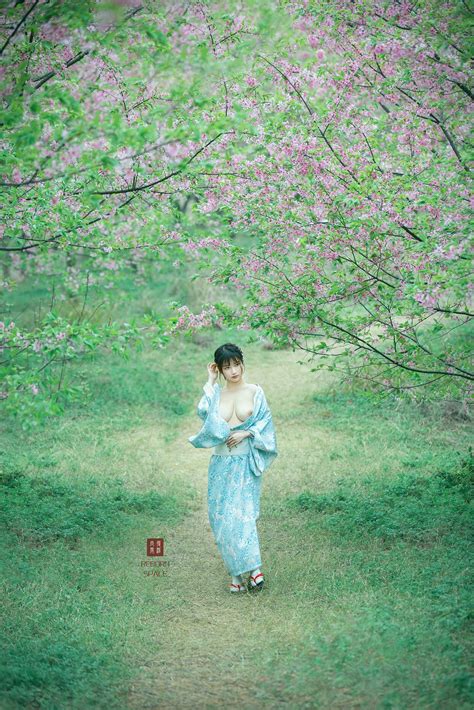 Reborn Space Asian Girl Big Breasts Breasts Erotic Open