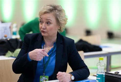 Elsi Katainen esittää EU lle uutta arktisten asioiden komissaaria On