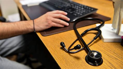 Durcir la règle d installation pour secourir les déserts médicaux Jérémie Patrier Leitus