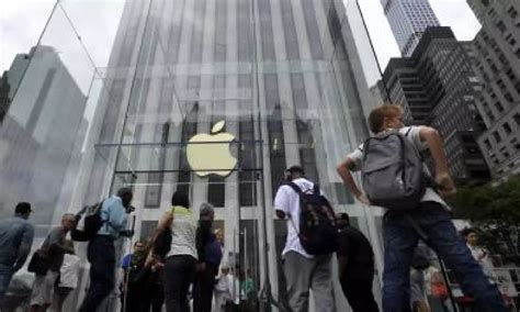 Global Premium Phone Market Sees Record Sales In 2023 Apple Leads