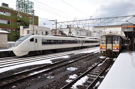 681系しらさぎ色が登場し、特急「はくたか」で運用中