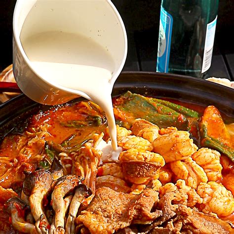 얼큰 차돌 한우대창전골 1713245412