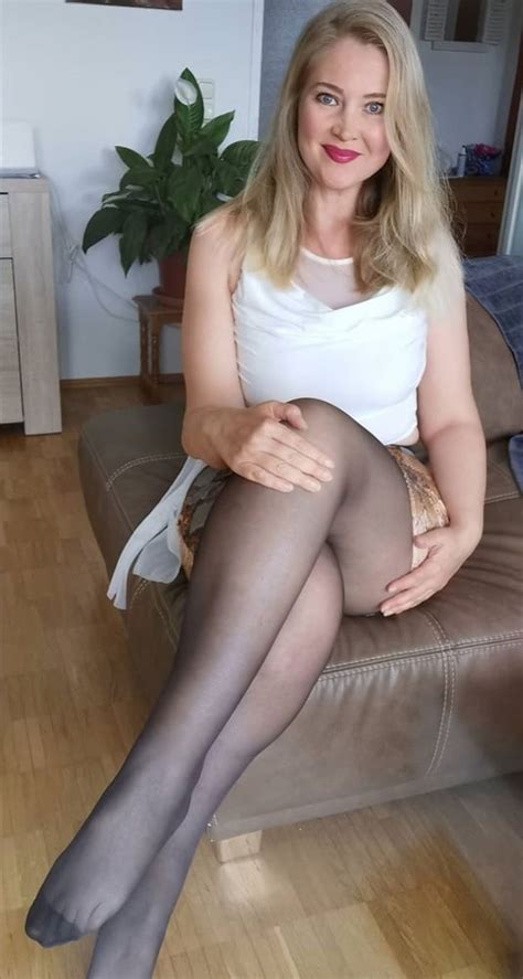 Curvy Amateur Milf Sandra In Hot Nylon Legs Porn Pictures Xxx Photos