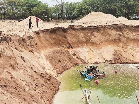 ចុះបូមខ្សាច់ក្នុងរណ្តៅ បណ្តាលឲ្យបាក់ដីសង្កត់ស្លាប់ នៅស្រុកកំពង់លែង ខេត្តកំពង់ឆ្នាំង សារព័ត៌មាន