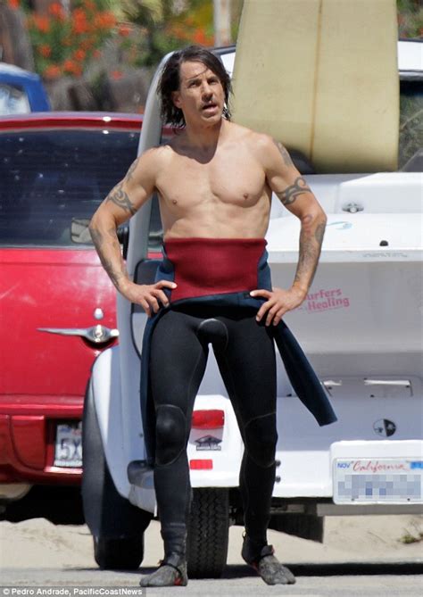 Anthony Kiedis Shows Off Muscular Beach Body In Malibu Daily Mail Online